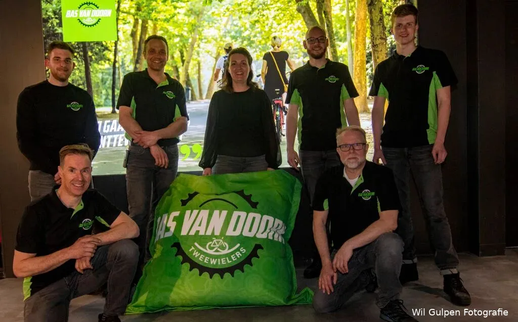 Nieuwe pand Bas van Doorn Tweewielers geopend door Job en Noor